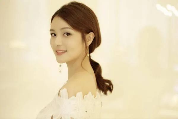 Beautiful pictures of Xia Yan - iNEWS