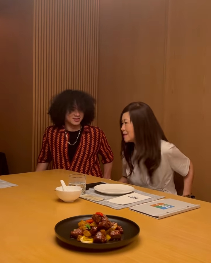 60-year-old Lin Zhimeihan showed up, her skin is smooth and rosy, she ...