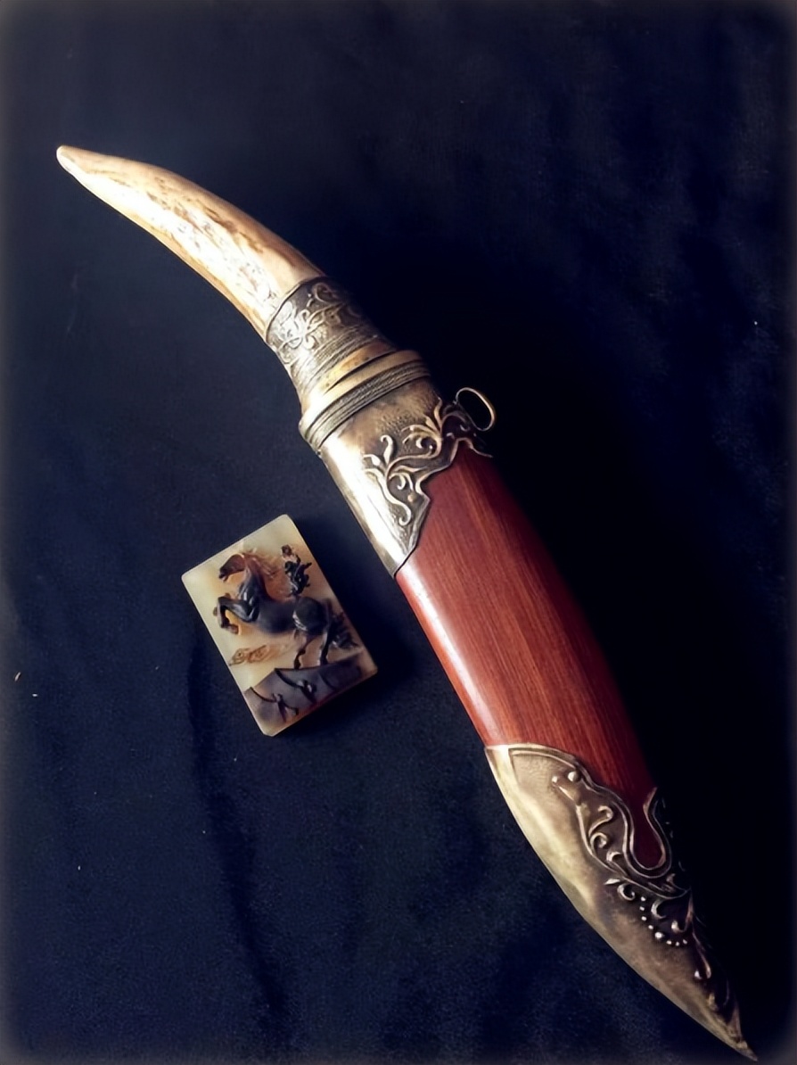 Lucky Charm or Deadly Weapon? The role of antler daggers in ancient ...