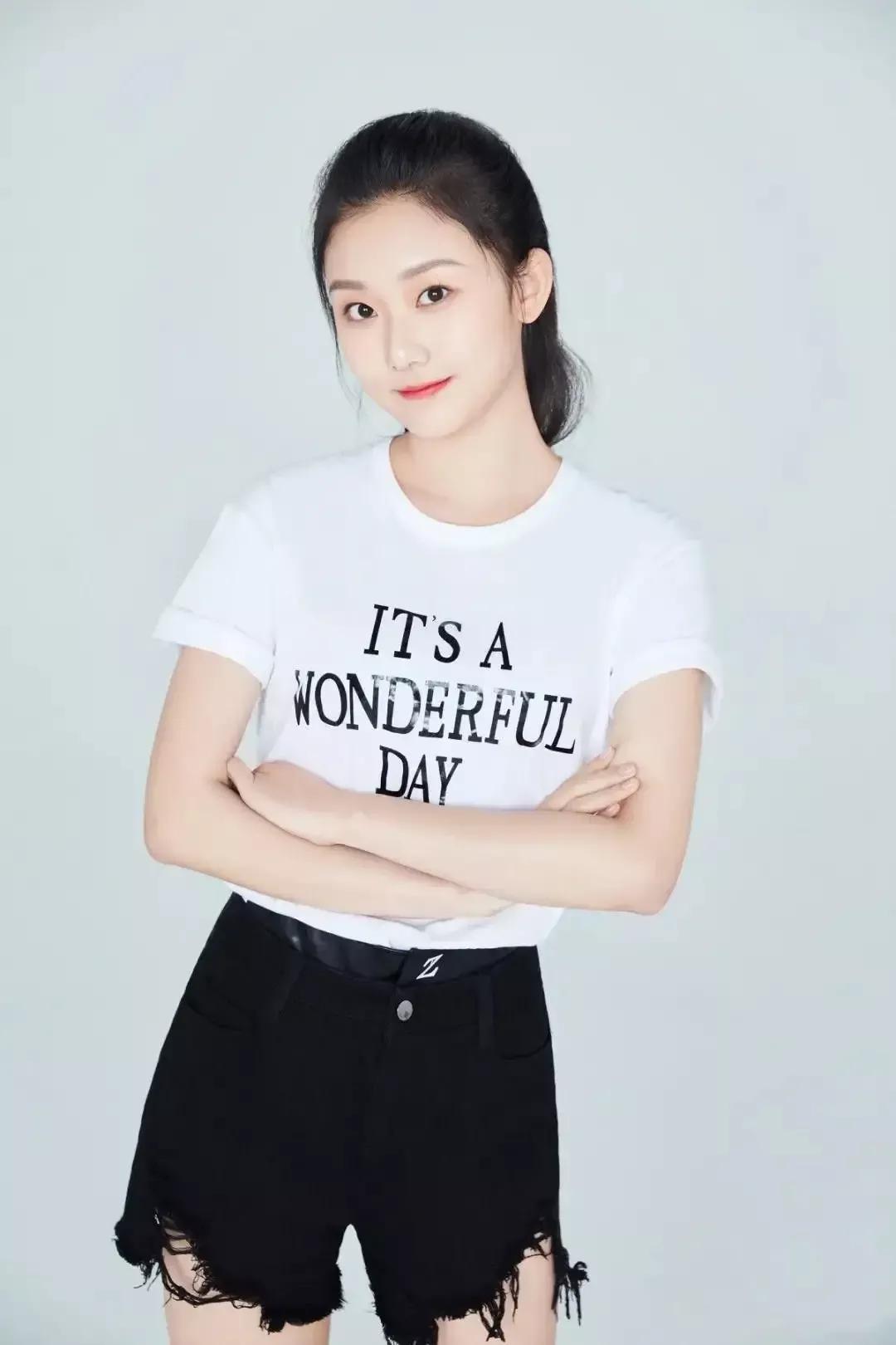 Yuan Yuxuan of the Goddess series - iNEWS