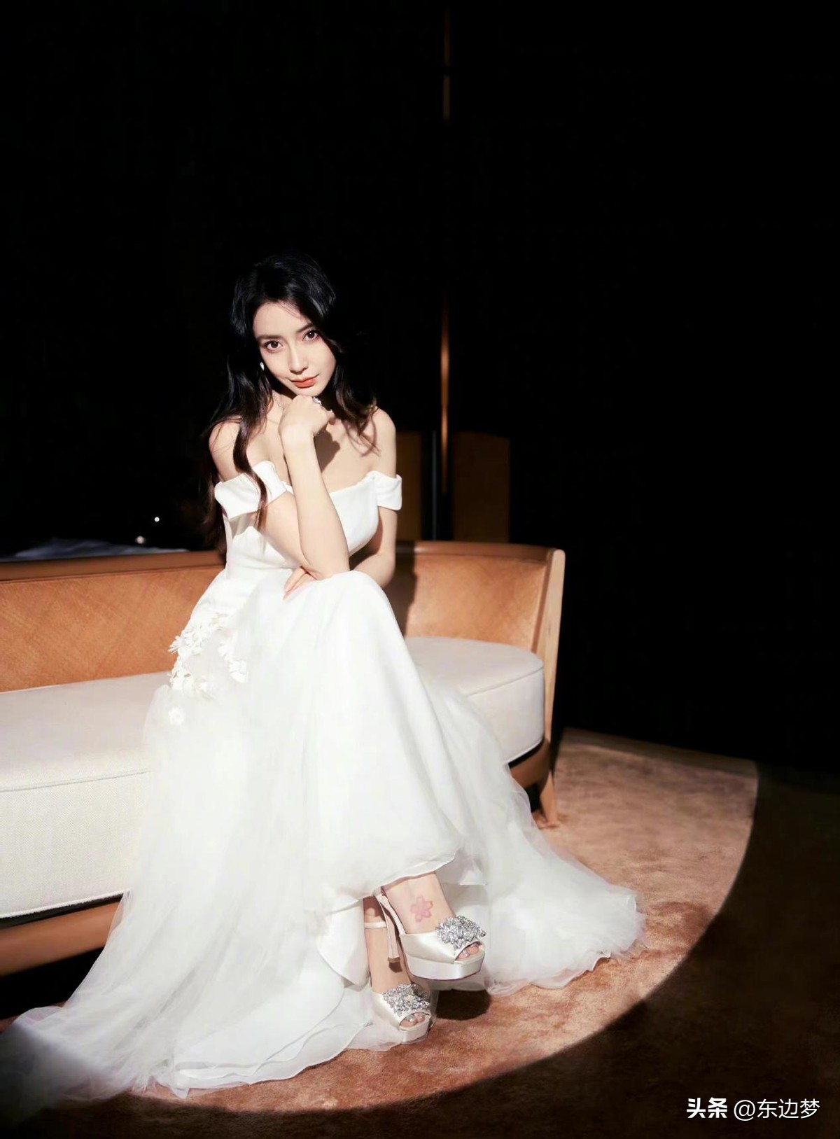 Angelababy Yang Ying's smoking video caused controversy - iMedia