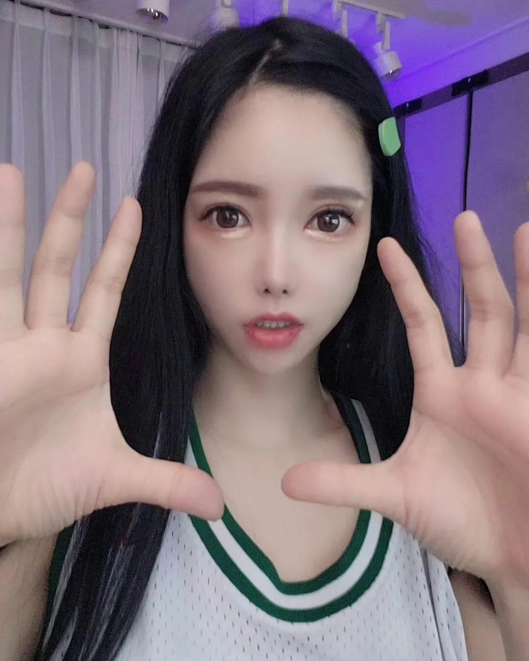 Han Min Young's Multiple Mashup Show - iNEWS