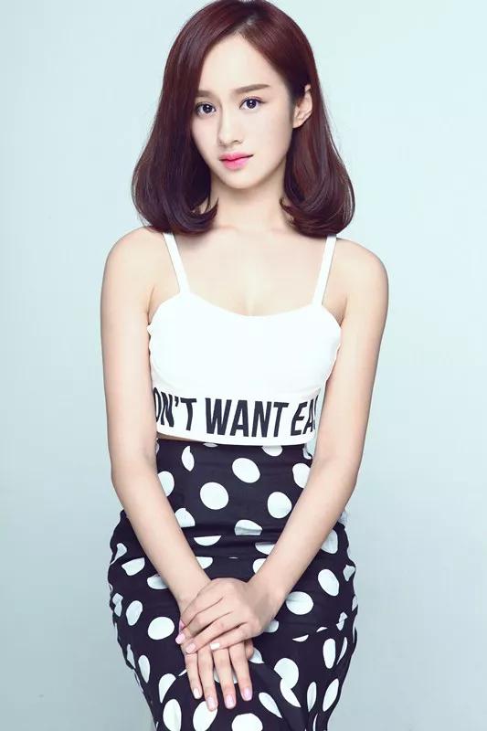 Like flowers and jade, pure and beautiful Lu Yanqi - iNEWS