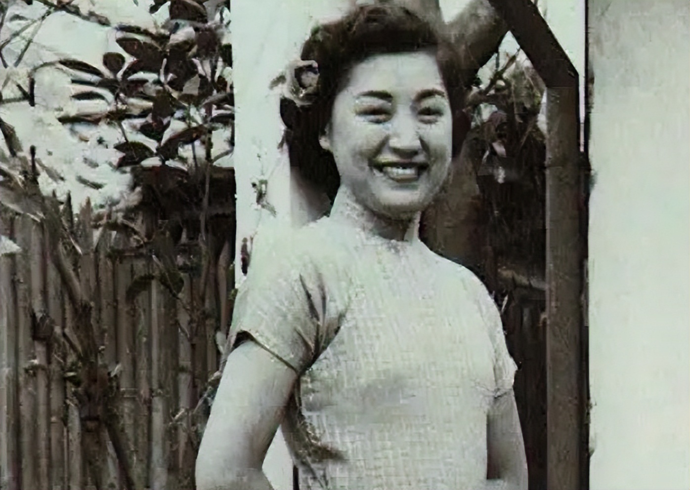 Famous Peking Opera actress Gu Zhengqiu: A loving photo after marriage ...