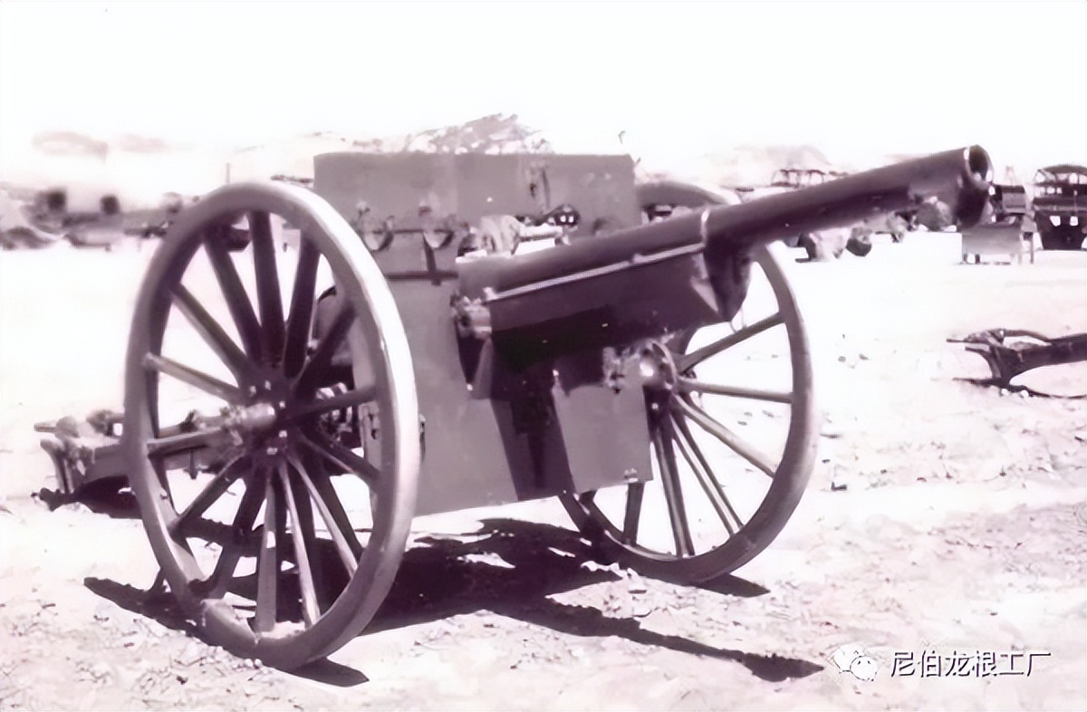 Miss 75 Convertible: The M3 Mobile Artillery Vehicle of the US Army in ...