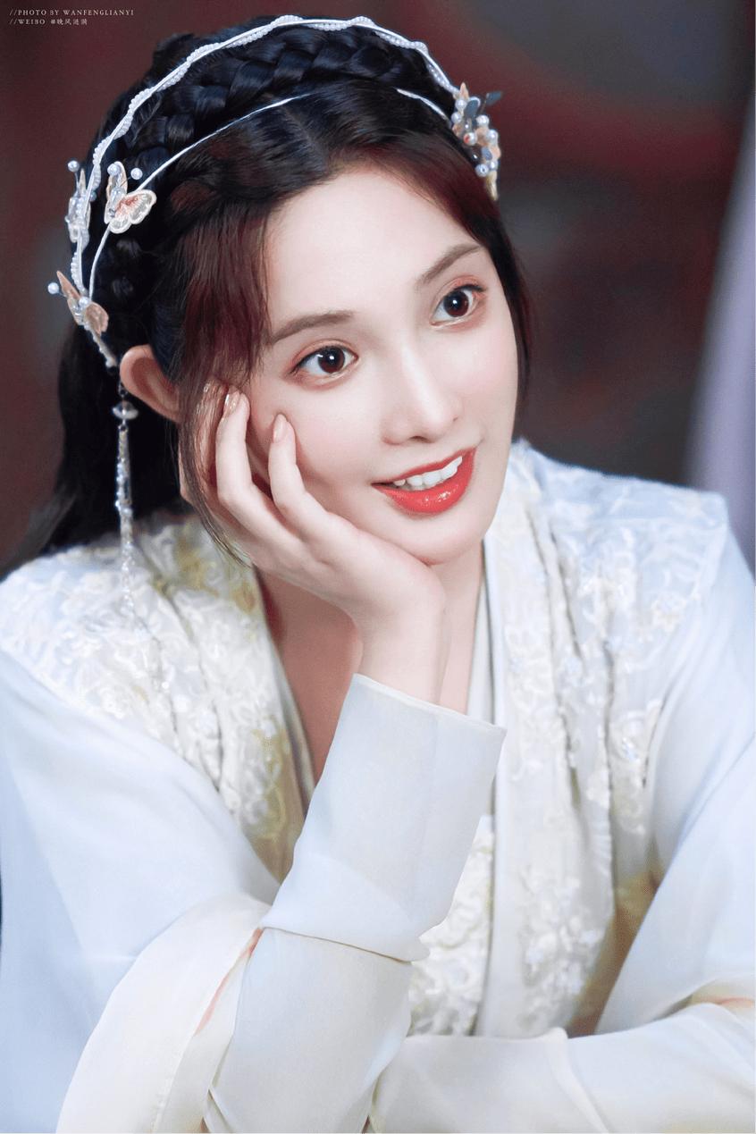 Peng Xiaoran's live broadcast of "Spring Girl" was praised for showing ...