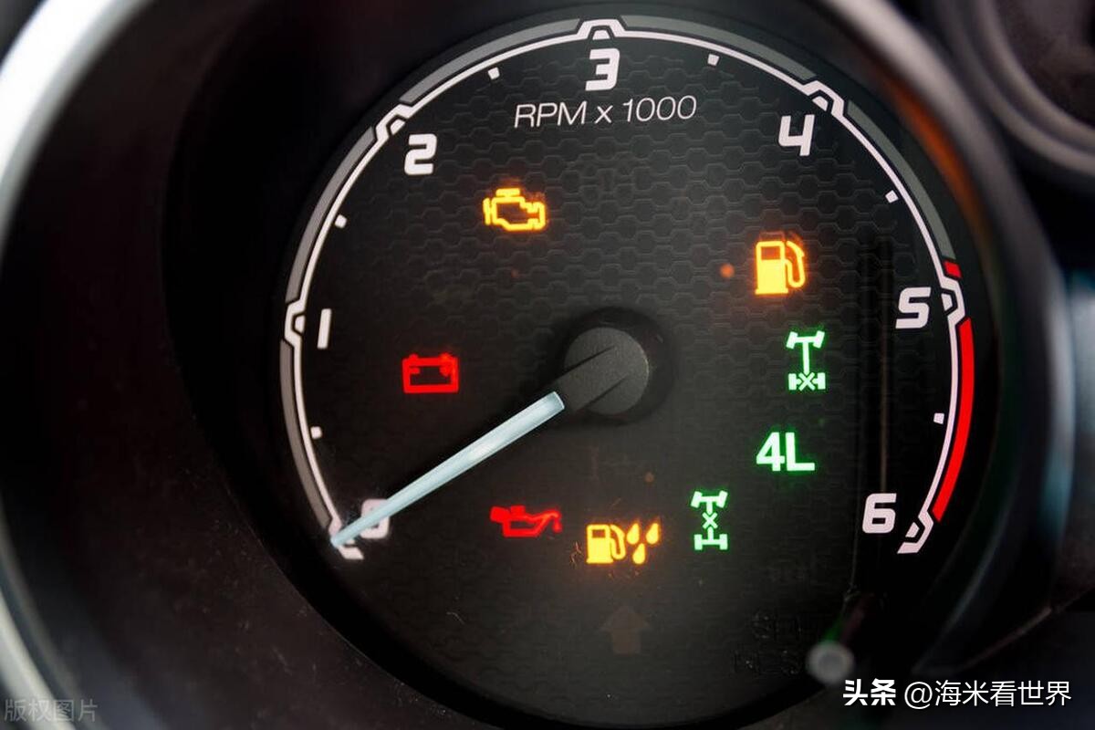What should I do if the car engine fault light is on? - iMedia