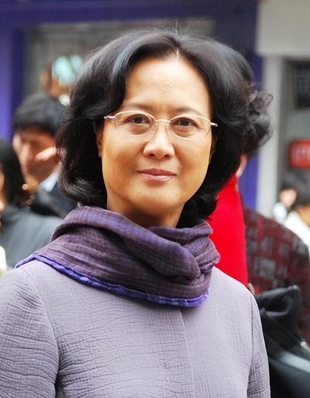 "Queen of the Movies" Bai Han: Why did he entrust his 31-year-old son ...