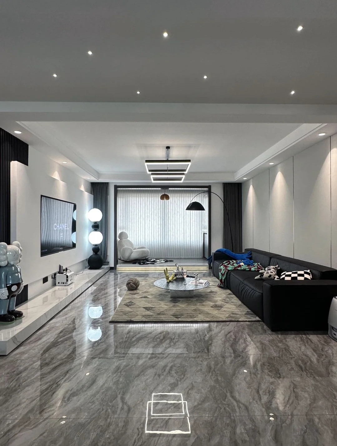 After seeing her 150 square meters house, I knew what high-end is, and ...