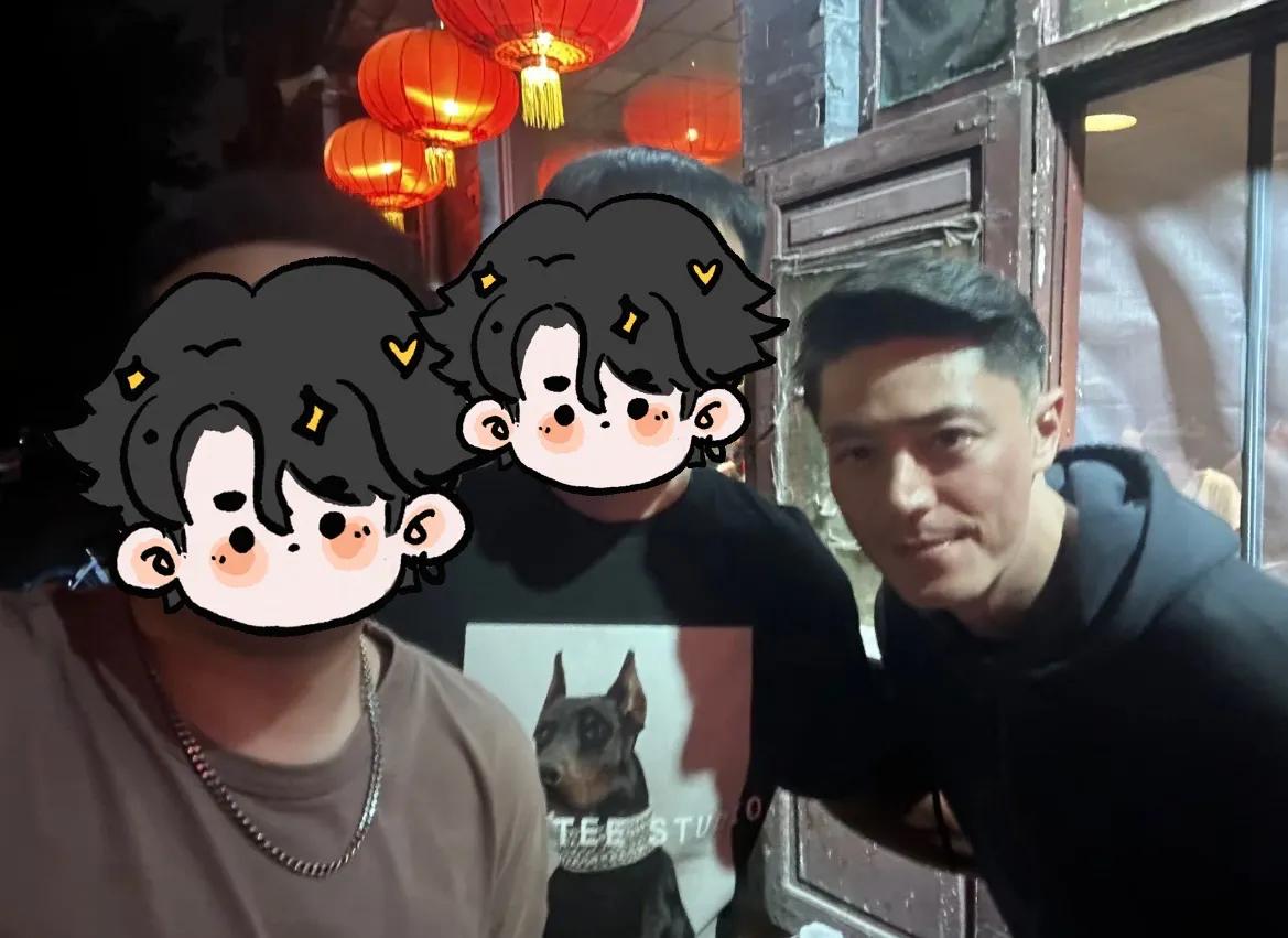 Netizens ran into Huo Jianhua while shopping, he was thin and handsome ...