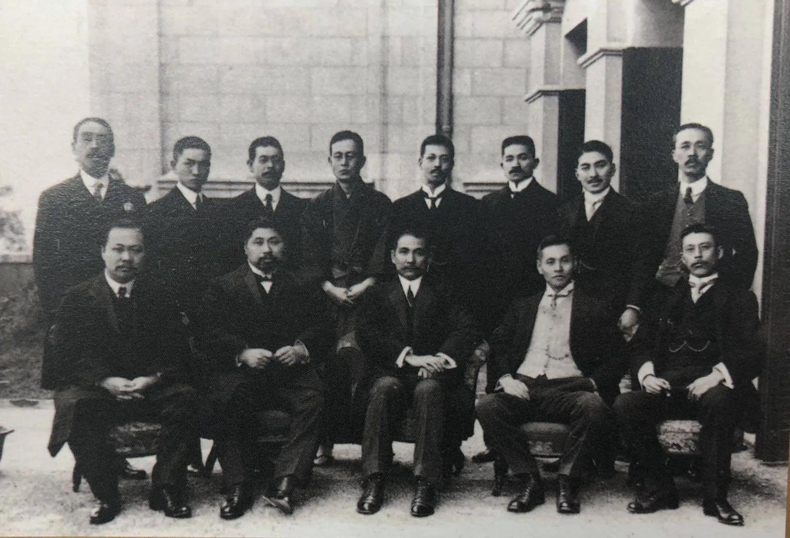 Introduction to Huang Xing - iNEWS