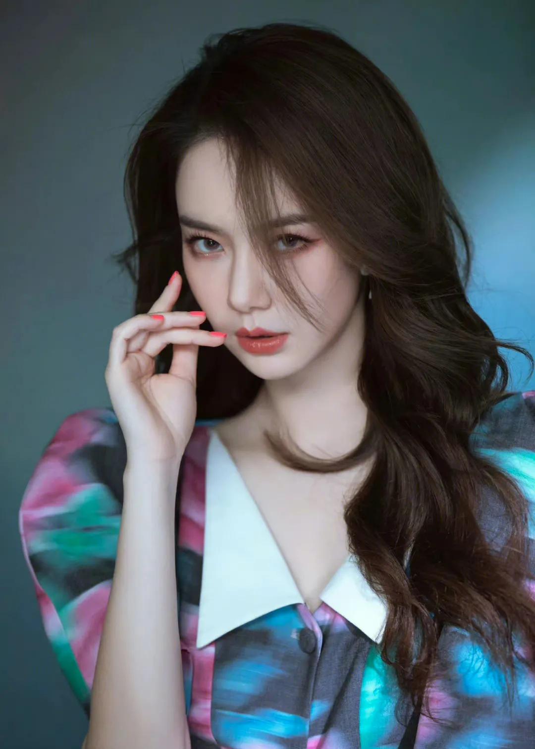 Star beauty picture - Qi Wei - iNEWS