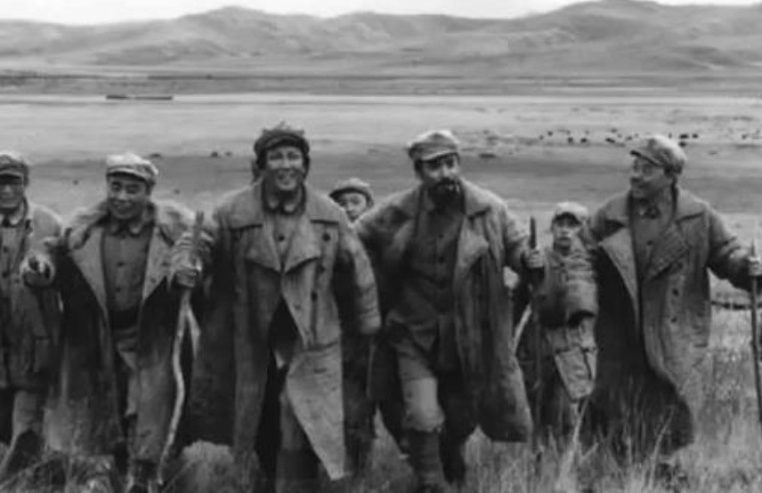 How did the Red Army cross the swamp during the Long March?A female ...