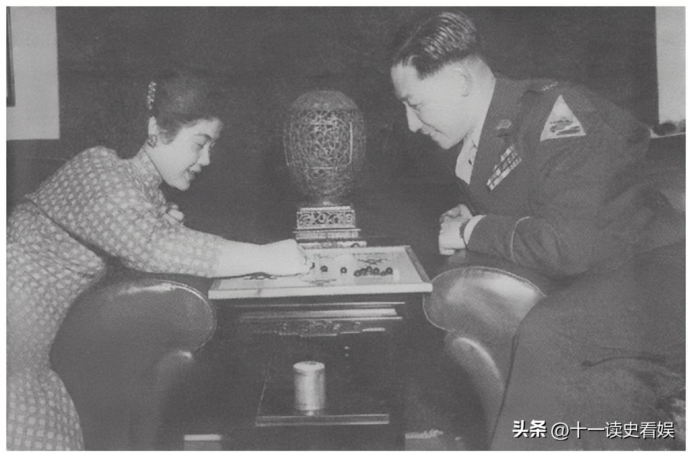Jiang Weiguo already has a young and beautiful wife Qiu Ailun, why is ...