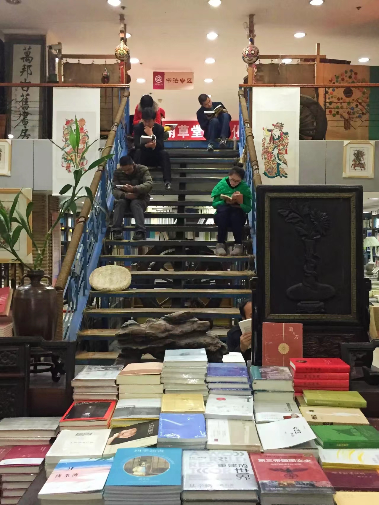 What does a brick-and-mortar bookstore mean to a city? - iNEWS