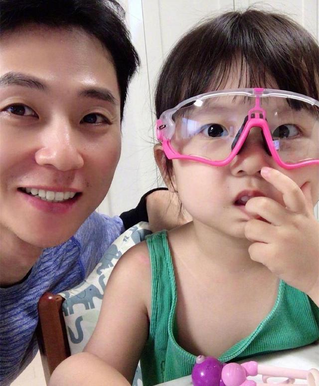 Ahn Hyun-soo posted his daughter's video after returning to China ...
