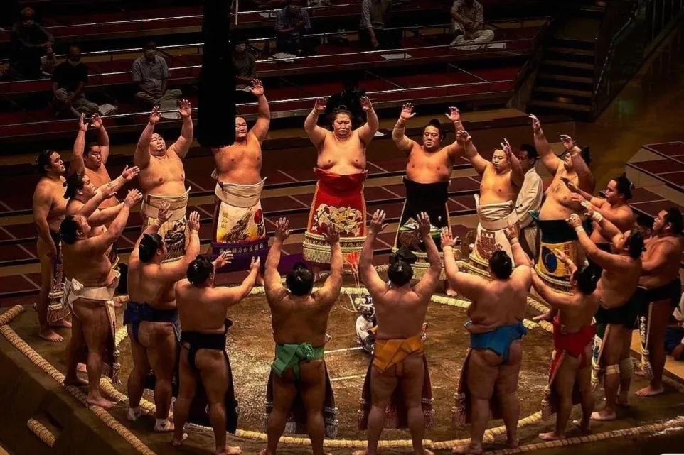 Why the Japanese love sumo so much, and even respect it, the reason is ...