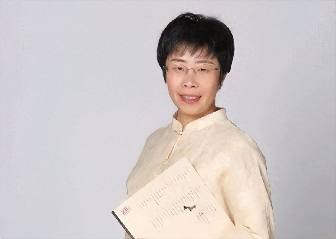 Meng Man, a talented woman from Peking University, is 48 years old and ...