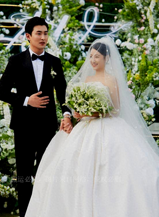 Ge Yuexi is out? Lin Gengxin is dating a beautiful woman who looks like ...