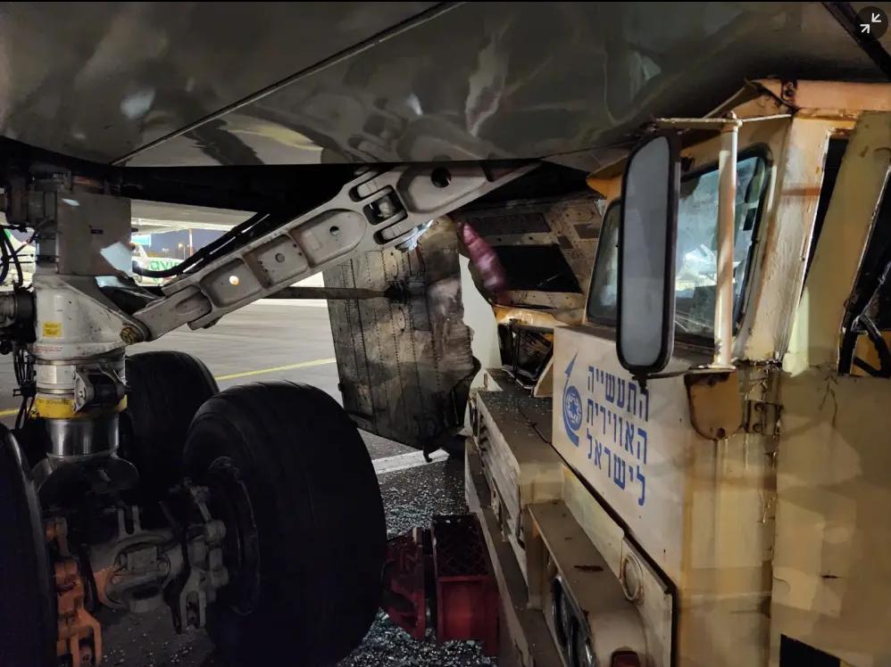 Challenger Airlines Boeing 747 crashes into FedEx Boeing 757, both ...