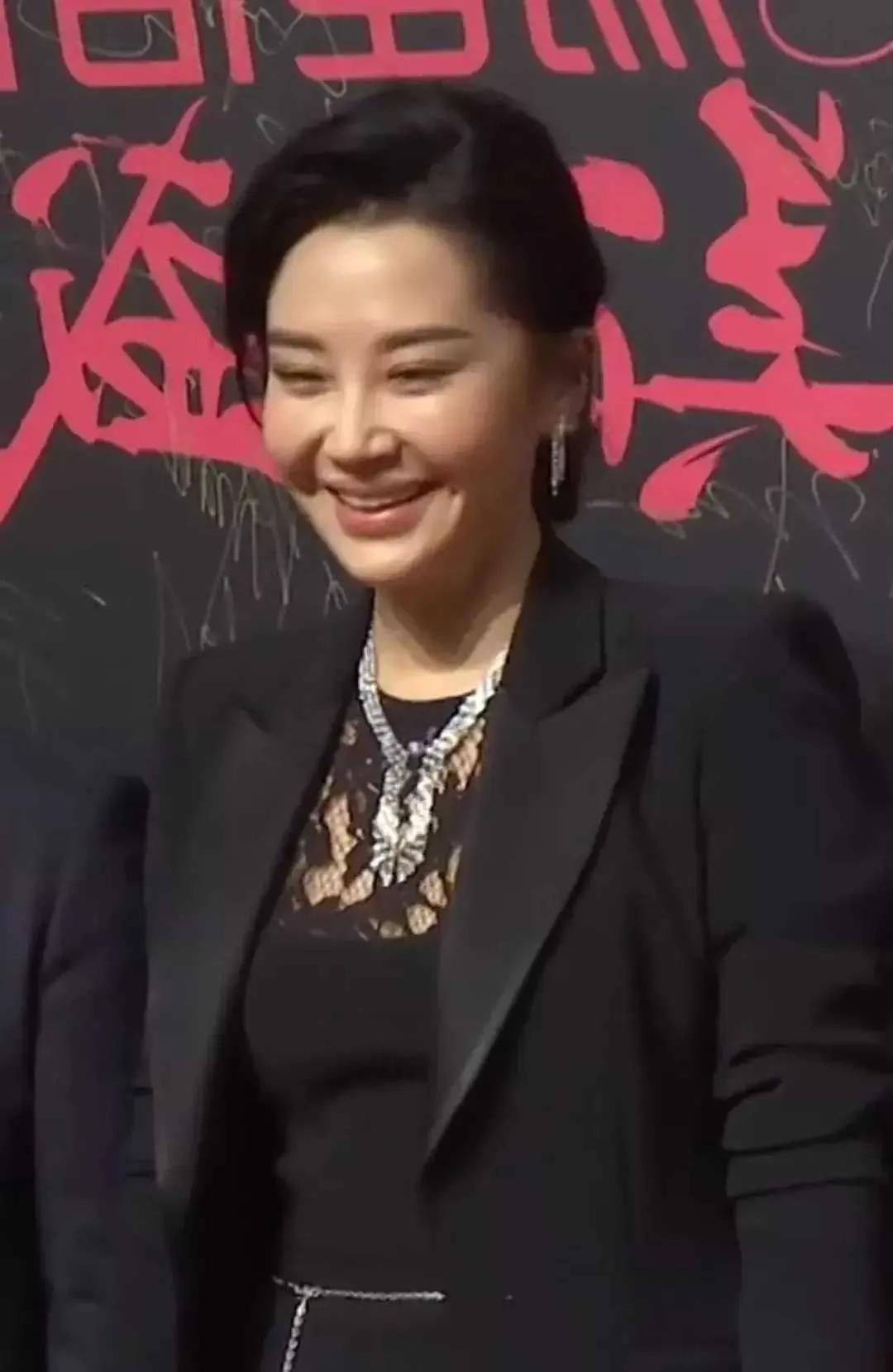 Xu Qing complained that there were no beautiful photos of her face, and ...