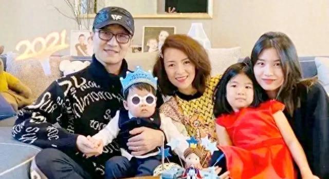 Wang Feng has three daughters and three mothers. All three daughters ...