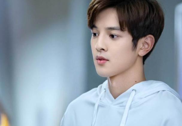 Wang Runze: "Hu Ge" from a poor family, his grandma picked up trash to ...