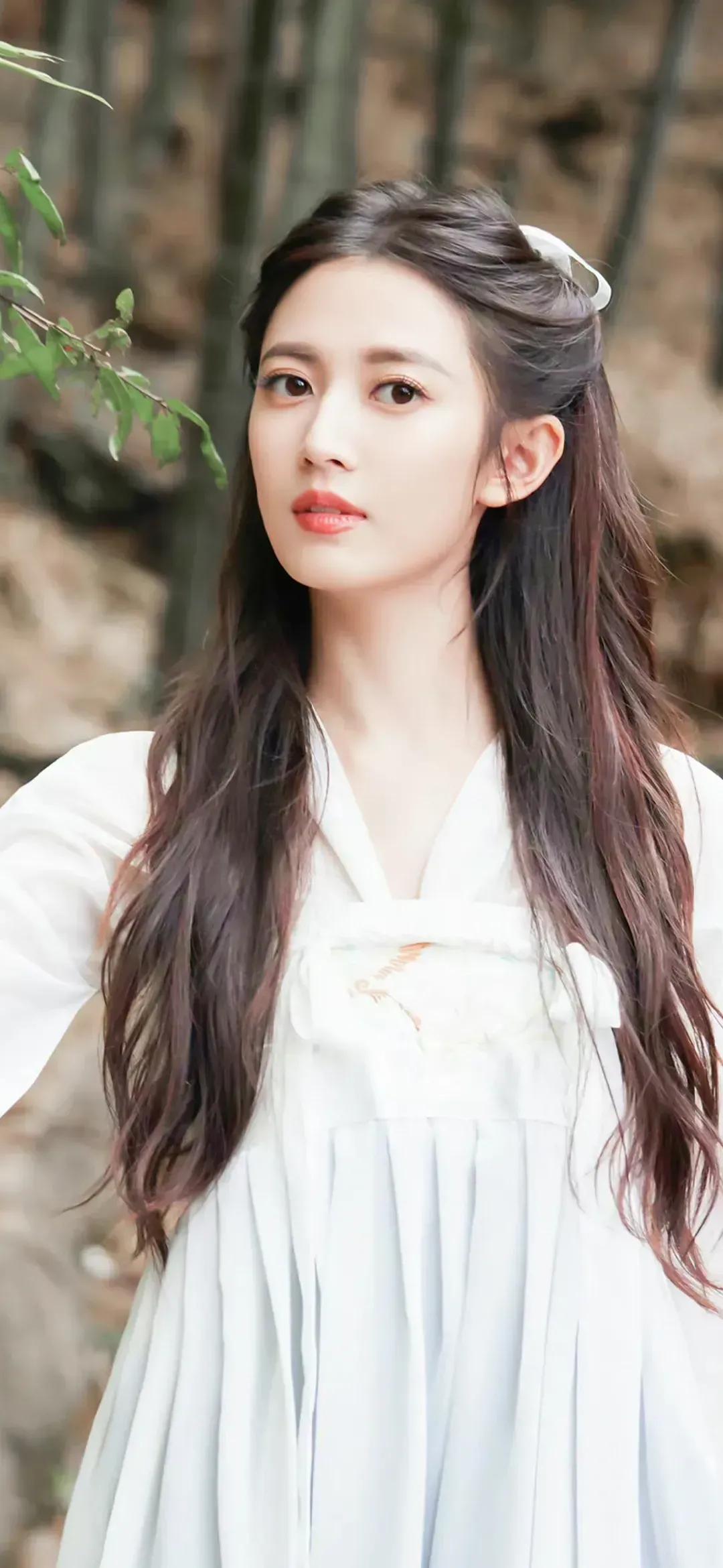 April 01, 2023 Chen Yuqi's Exquisite Atlas - iMedia