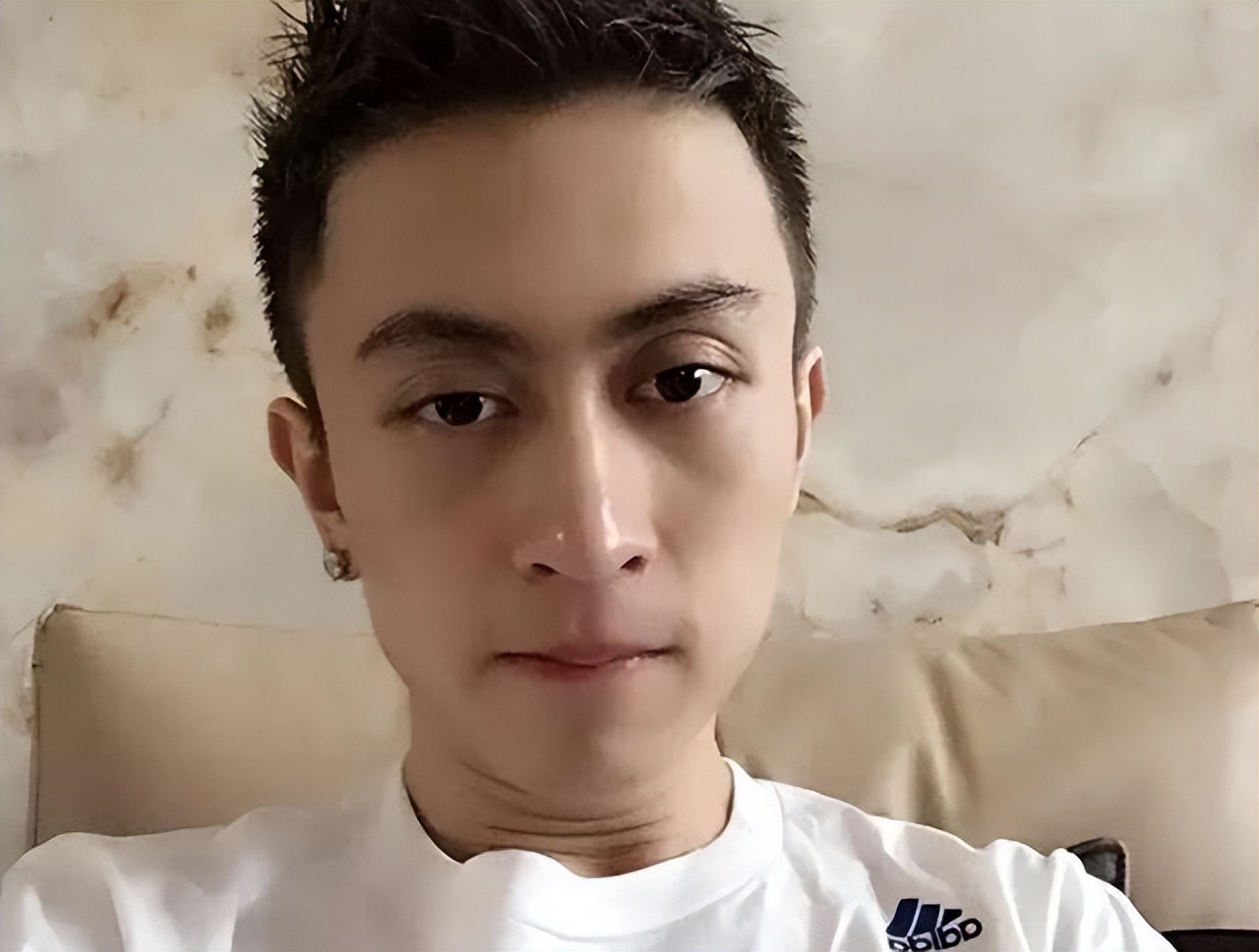 "The Emperor of Shanghai" Qin Fen's background was picked up, his ...