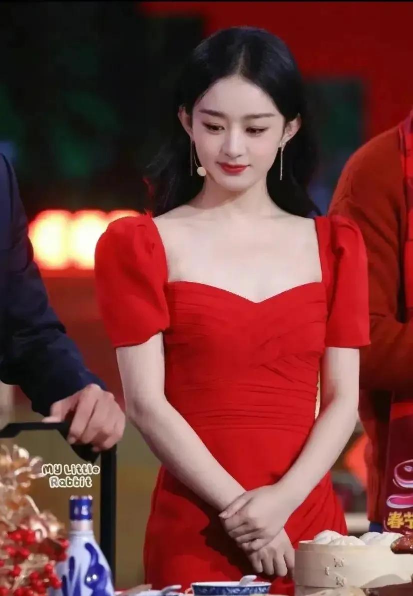 Watching the beautiful Zhao Liying on Beijing Satellite TV this spring ...