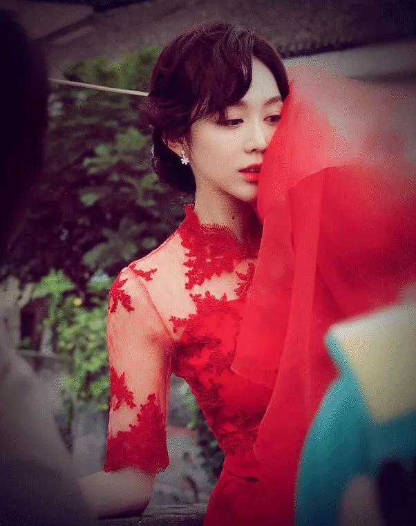 She is so beautiful, so charming, and tender as water!(Jiang Yan) - iNEWS