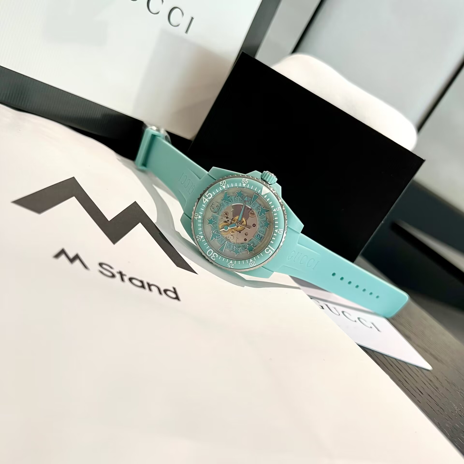 Gucci understands us, and this color scheme is so beautiful! - iNEWS