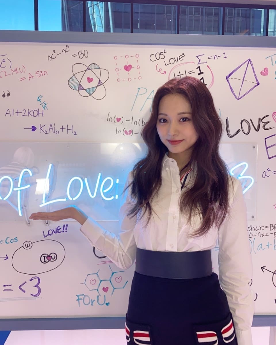 Take early annual leave!Zhou Ziyu pushes 3 big boxes of luggage alone ...