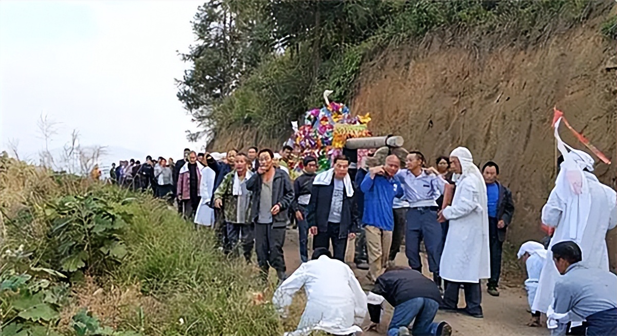 In Chinese funeral culture, the "Qiqi Funeral Custom" is not without ...