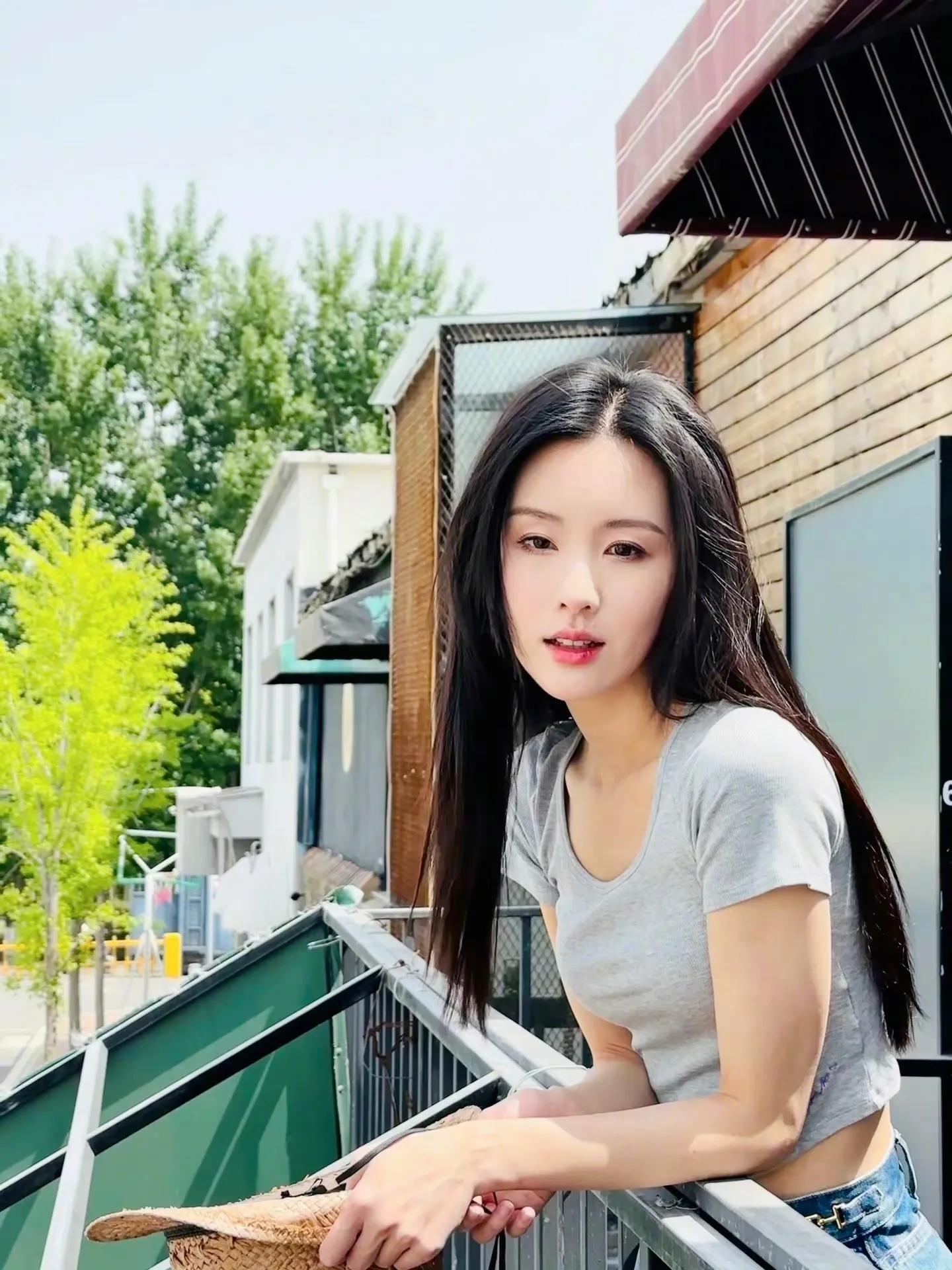 Appreciation of the latest beauty photos of Chen Duling - iNEWS