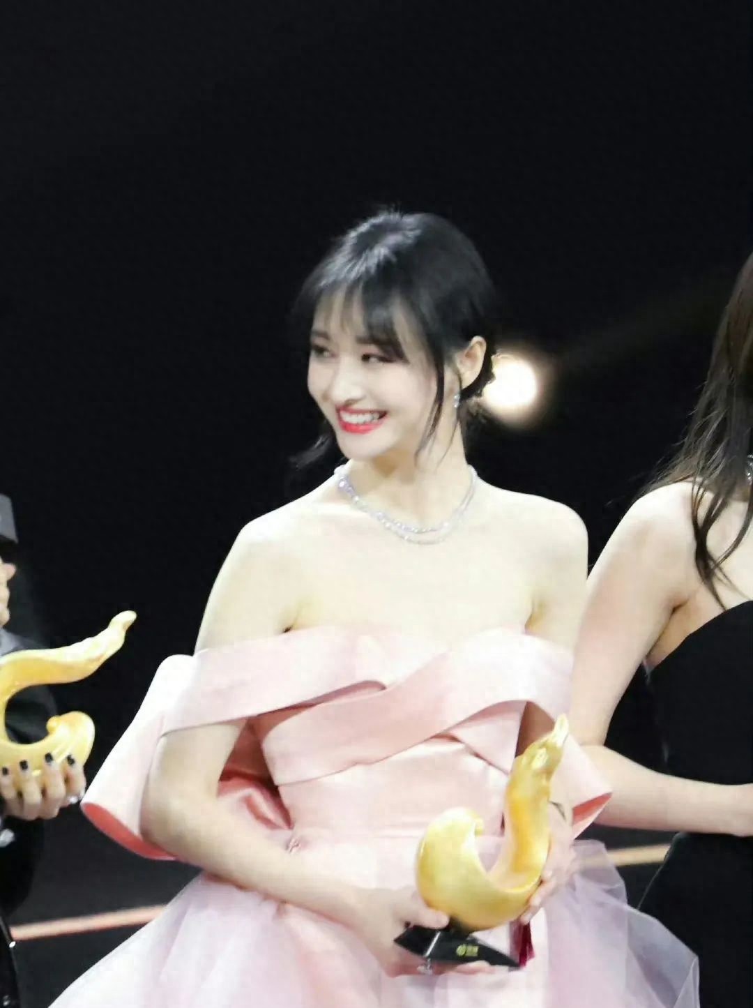 Zheng Shuang marries white man? Song Hye Kyo as bed partner? Renew Lisa ...