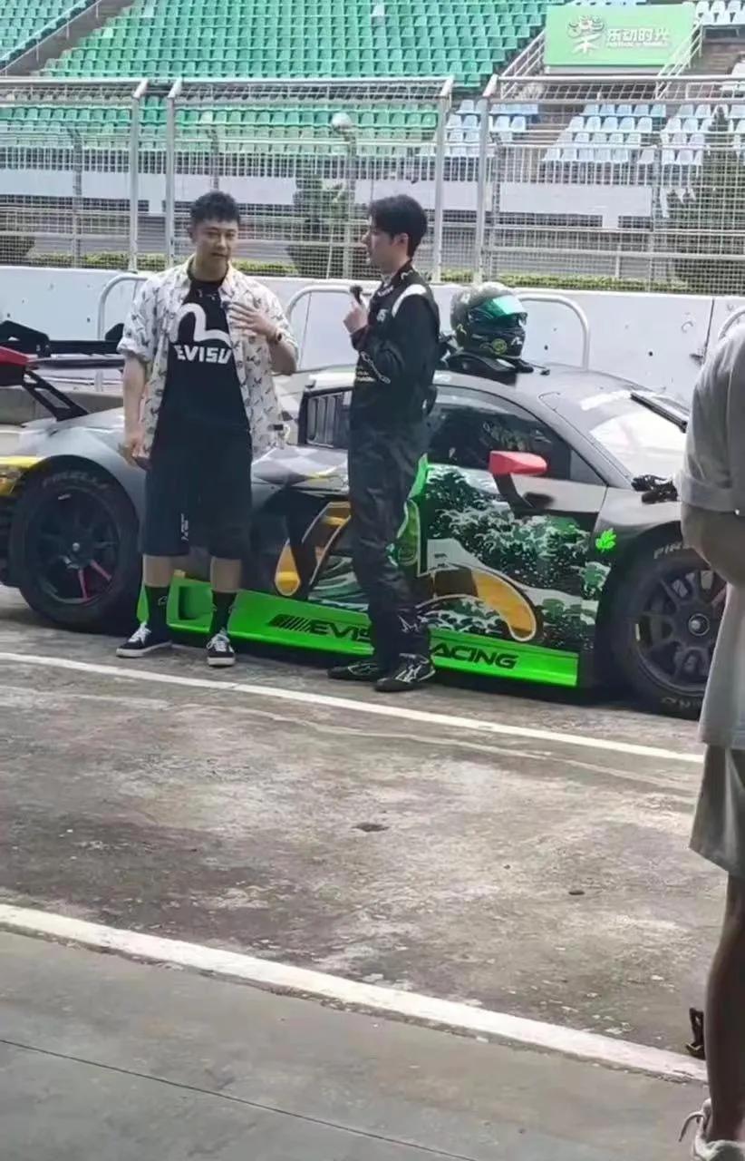 New photo of Wang Yibo's racing car - iMedia