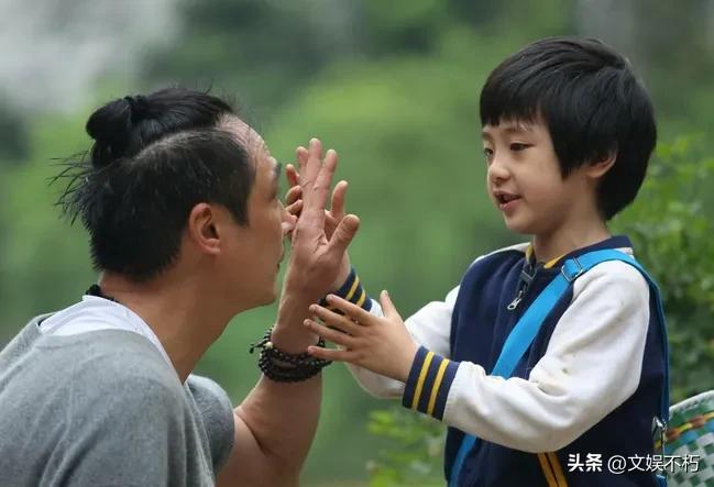 Feynman humorously "ridicules" his father, Francis Ng, to accompany him ...