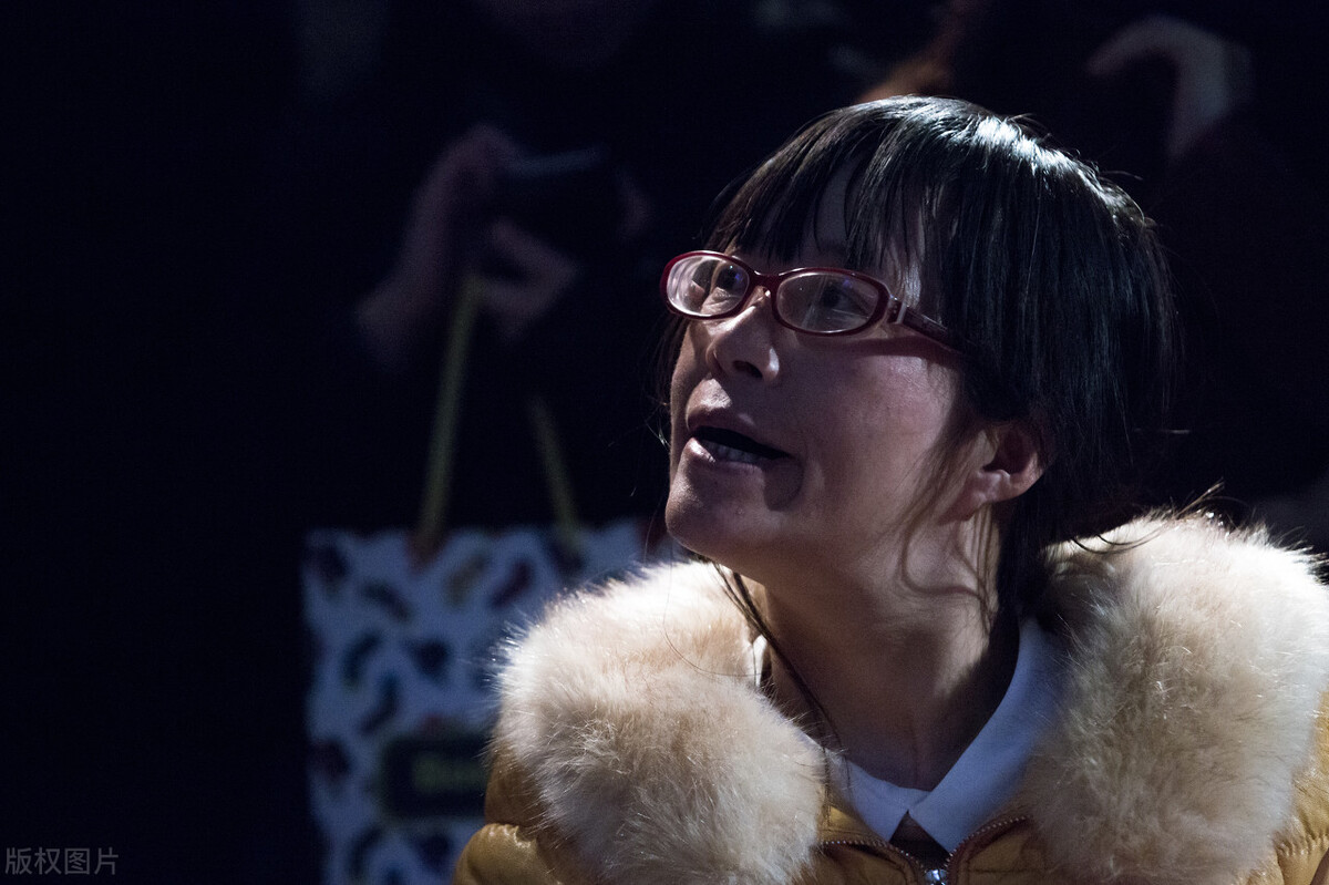 Poet Yu Xiuhua, hundreds of slaps in the middle of the night, who will ...
