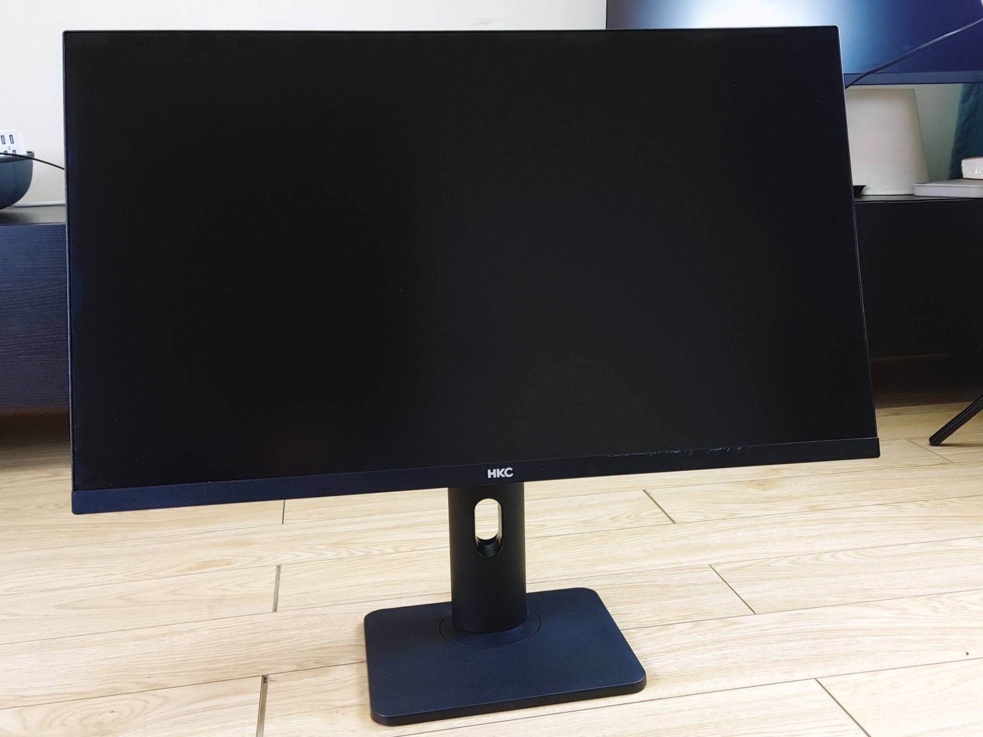 HKC T2751U professional design monitor hands-on experience - iNEWS