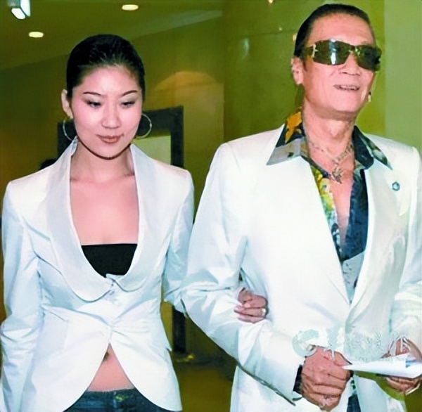 Committed to the old man Xie Xian for 12 years, exchanged his youth for ...