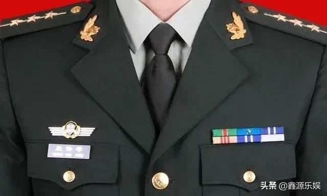 How to correctly identify the PLA military badge qualifications?Just ...