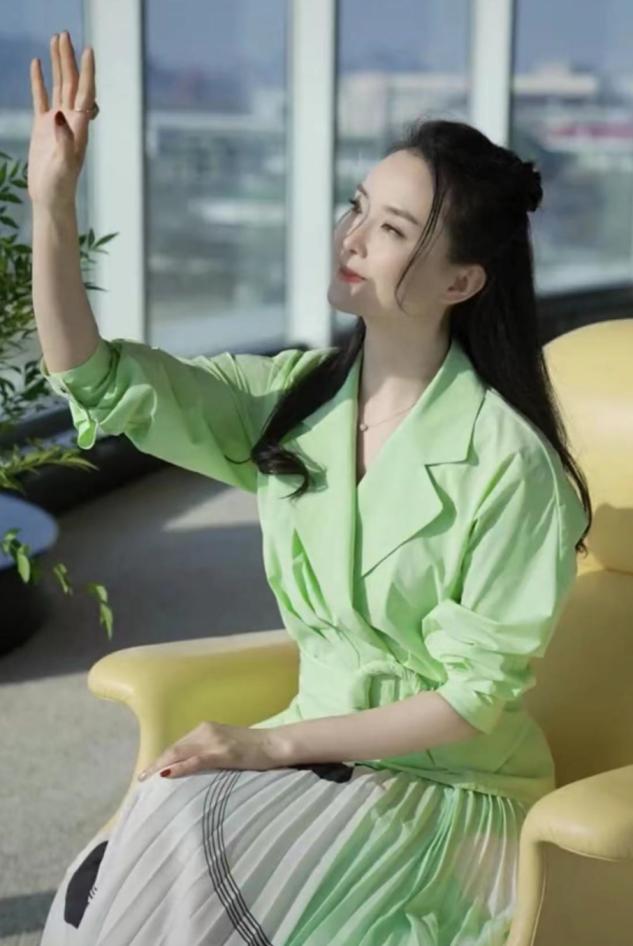 49-year-old Wang Yan's remarks sparked controversy, and she danced ...