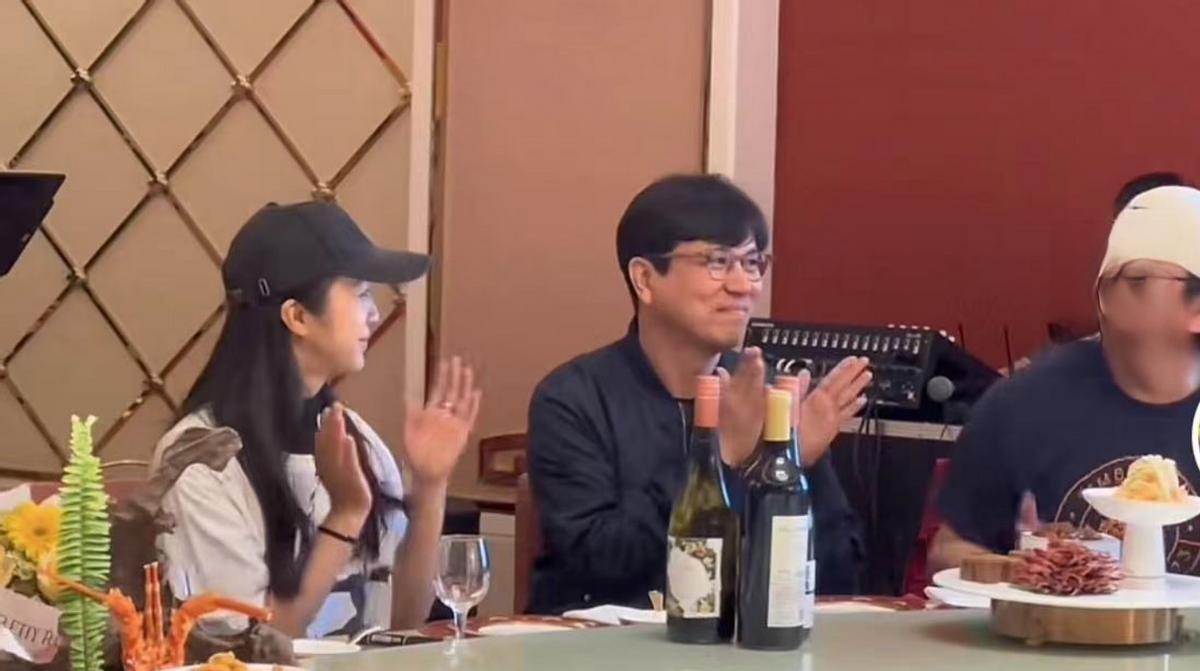 Tang Wei appeared at his father's 80th birthday party, his 6-year-old ...