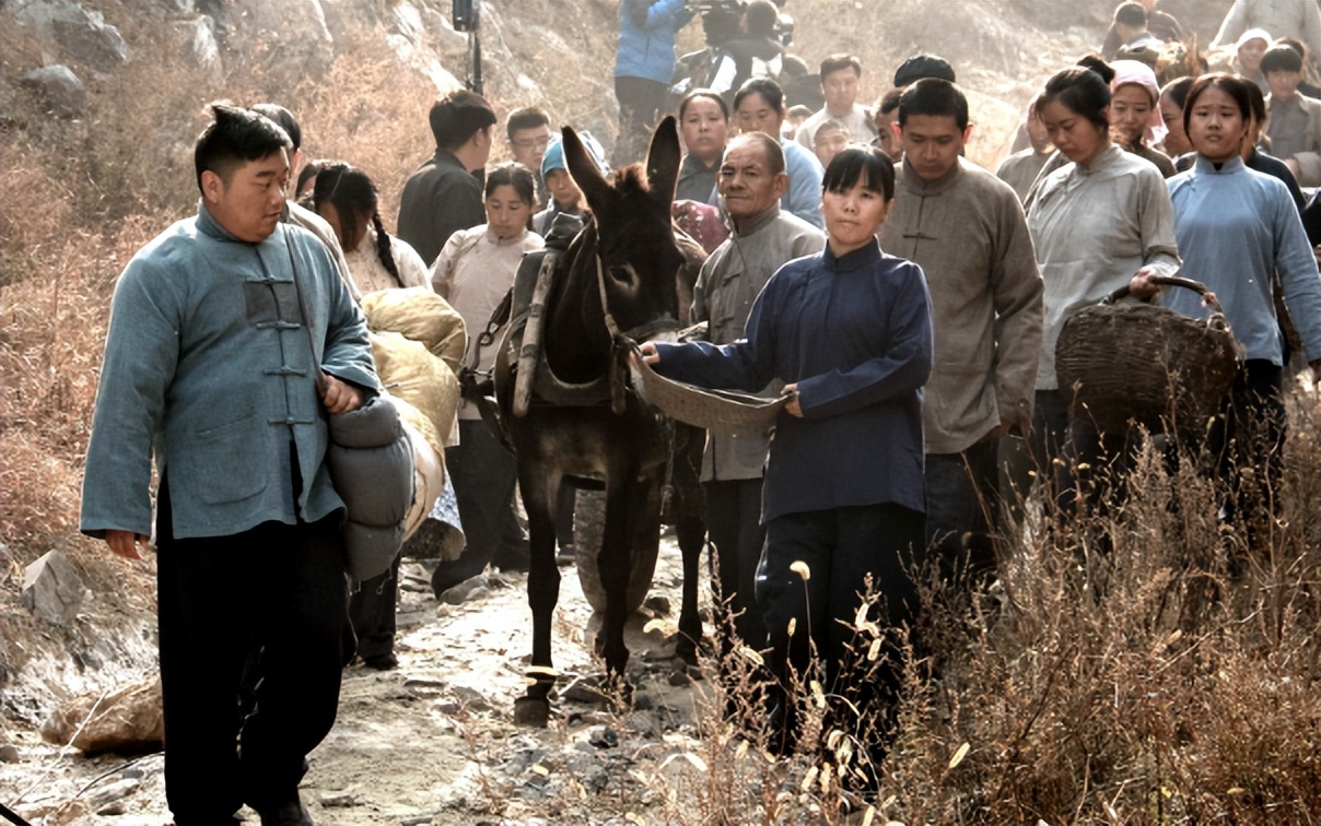 "Small chaos enters the city, great chaos escapes the country, and ...