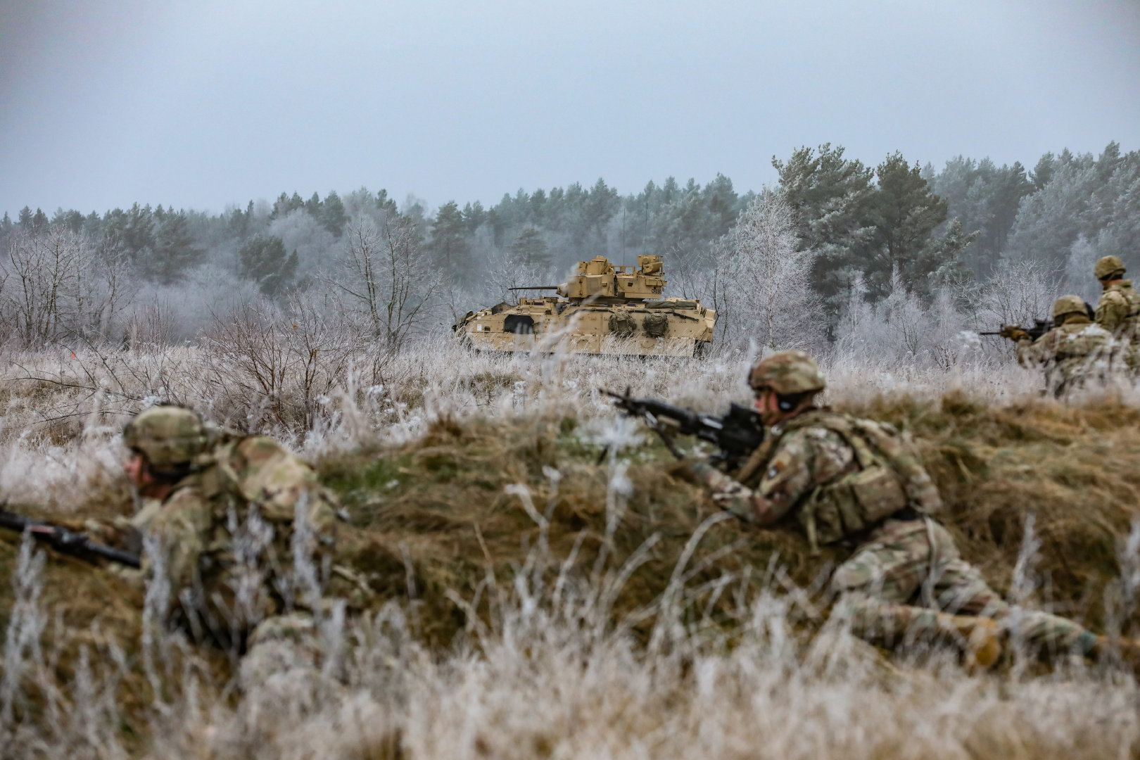M3 Bradley Fighting Vehicle 20mm Cannon Shooting Simulated Target - iNEWS