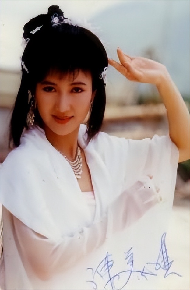 The 30th anniversary of "The Legend of the New White Snake", "Xiao Qing" posted a recent photo ...