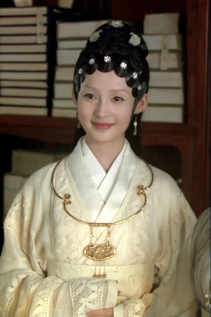 Li Qin has no life in the fire, from Xue Baochai to Tian Xiaoe, even if she pretends to be ugly ...