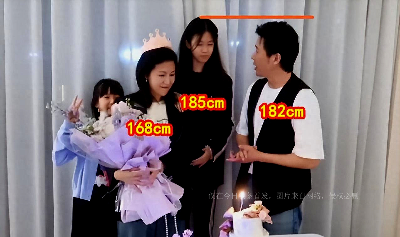 The whole family celebrated Bao Lei's 47th birthday, and the four ...