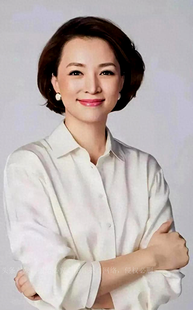 Three stunning female hosts - iMedia